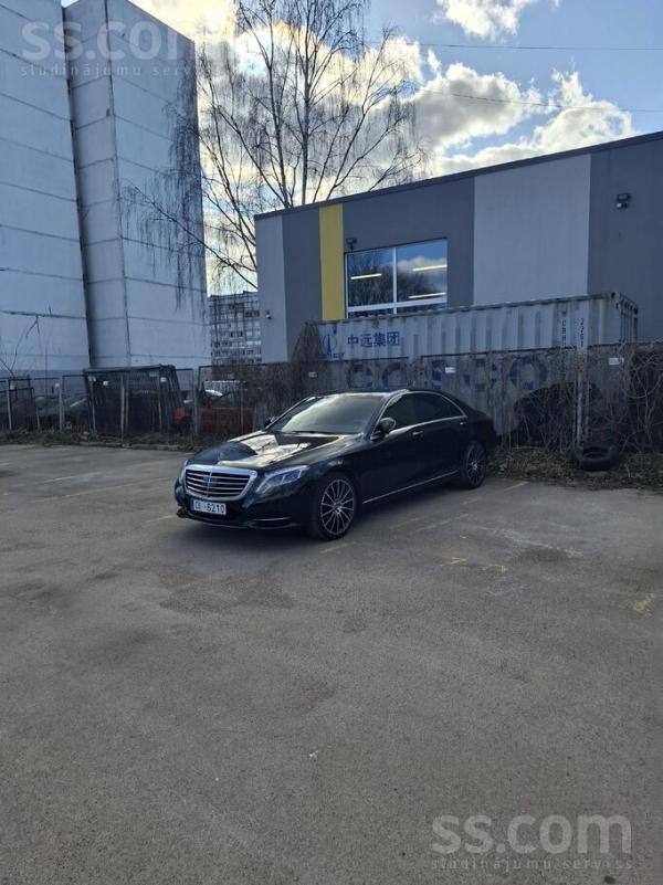 Black Mercedes-Benz S 400 2014 in Riga, with an engine capacity of 3.50 L and mileage of 233 thousand km for 24500 €, photo 3 on AUTOMOTO.COM.LV