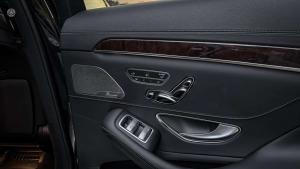 Black Mercedes-Benz S 400 2017 in Siauliai, with an engine capacity of 2.93 L and mileage of 212 thousand km for 41000 €, photo 13 on AUTOMOTO.COM.LV
