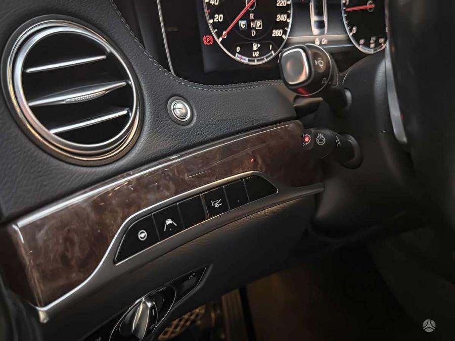 Black Mercedes-Benz S 400 2017 in Siauliai, with an engine capacity of 2.93 L and mileage of 212 thousand km for 41000 €, photo 20 on AUTOMOTO.COM.LV