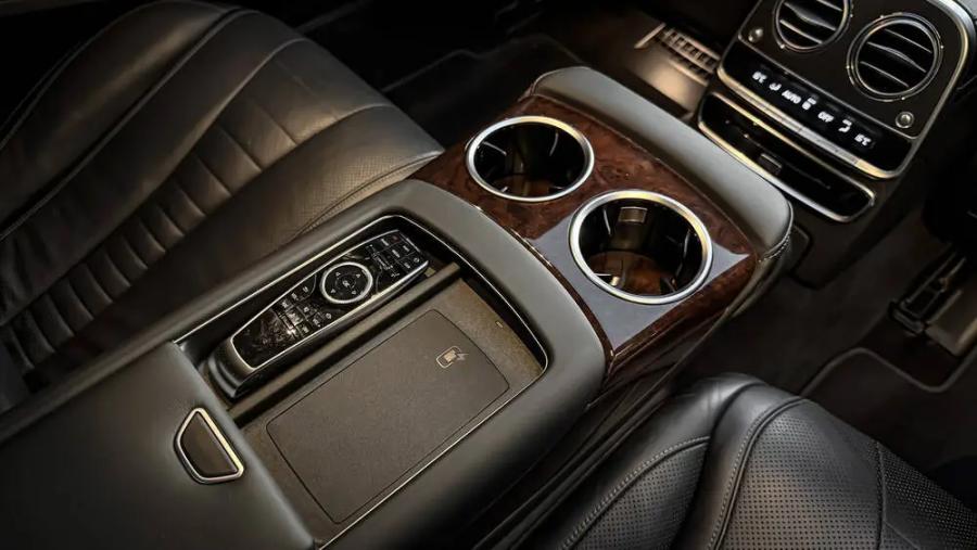 Melns Mercedes-Benz S 400 2018 Jelgava, ar dzinēja tilpumu 3.00 L un nobraukumu 214 tūkst. km par 43000 €, foto 14 vietnē AUTOMOTO.COM.LV