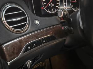 Melns Mercedes-Benz S 400 2018 Jelgava, ar dzinēja tilpumu 3.00 L un nobraukumu 214 tūkst. km par 43000 €, foto 19 vietnē AUTOMOTO.COM.LV