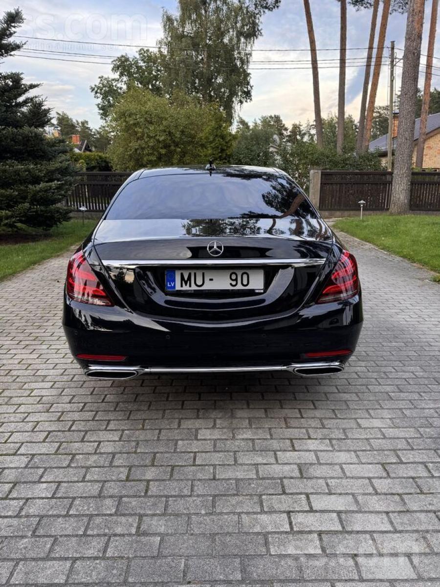 Black Mercedes-Benz S 400 2019 in Riga, with an engine capacity of 3.00 L and mileage of 74 thousand km for 56000 €, photo 4 on AUTOMOTO.COM.LV