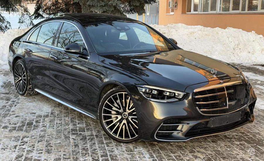 Black Mercedes-Benz S 400 2020 in Kaunas, with an engine capacity of 2.93 L and mileage of 120 thousand km for 59653 €, photo 1 on AUTOMOTO.COM.LV