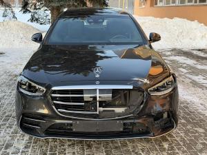 Black Mercedes-Benz S 400 2020 in Kaunas, with an engine capacity of 2.93 L and mileage of 120 thousand km for 59653 €, photo 2 on AUTOMOTO.COM.LV