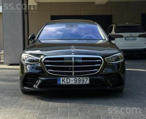 Черный Мерседес С 400 2021 в Рига, объемом двигателя 3.00 л и пробегом 48 тыс. км за 80900 €, фото 1 на AUTOMOTO.COM.LV