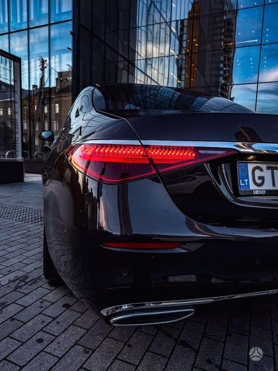 Black Mercedes-Benz S 400 2021 in Vilnius, with an engine capacity of 2.93 L and mileage of 128 thousand km for 65500 €, photo 5 on AUTOMOTO.COM.LV