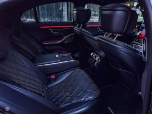 Black Mercedes-Benz S 400 2021 in Vilnius, with an engine capacity of 2.93 L and mileage of 128 thousand km for 65500 €, photo 12 on AUTOMOTO.COM.LV