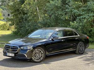 Black Mercedes-Benz S 400 2022 in Vilnius, with an engine capacity of 2.93 L and mileage of 69 thousand km for 83000 €, photo  on AUTOMOTO.COM.LV