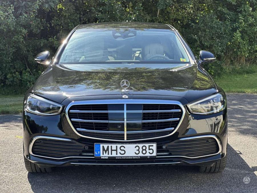 Black Mercedes-Benz S 400 2022 in Vilnius, with an engine capacity of 2.93 L and mileage of 69 thousand km for 83000 €, photo 3 on AUTOMOTO.COM.LV
