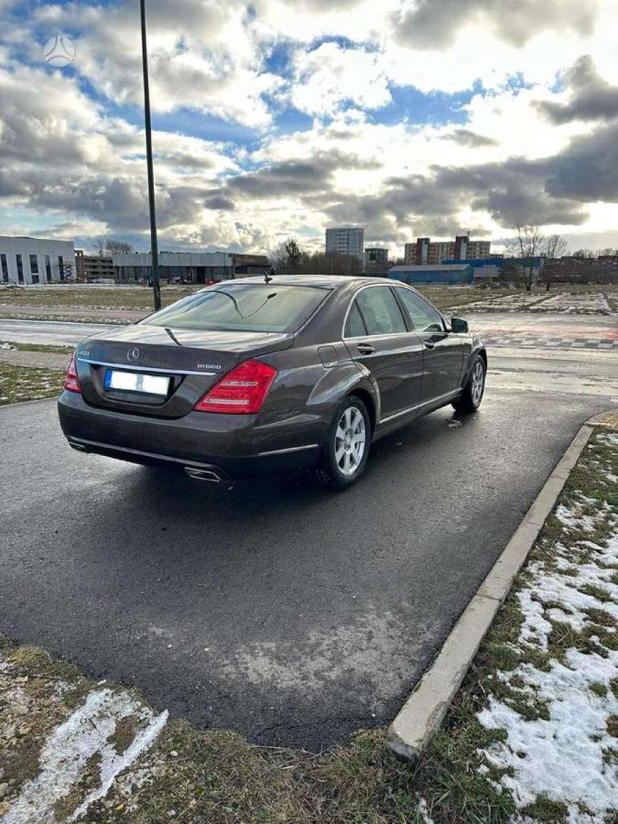 Brūns Mercedes-Benz S 400 2010 Kauņa, ar dzinēja tilpumu 3.50 L un nobraukumu 365 tūkst. km par 8000 €, foto 1 vietnē AUTOMOTO.COM.LV