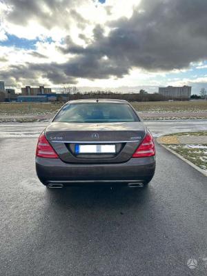 Brown Mercedes-Benz S 400 2010 in Kaunas, with an engine capacity of 3.50 L and mileage of 365 thousand km for 8000 €, photo 2 on AUTOMOTO.COM.LV