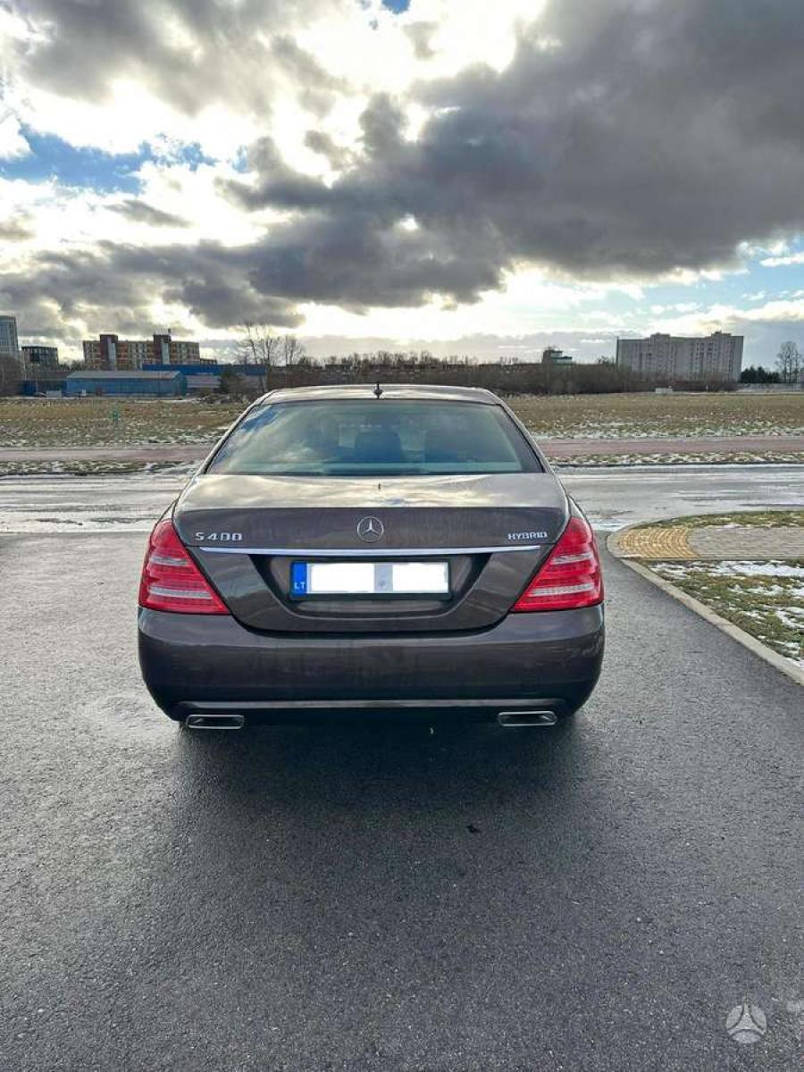 Brown Mercedes-Benz S 400 2010 in Kaunas, with an engine capacity of 3.50 L and mileage of 365 thousand km for 8000 €, photo 2 on AUTOMOTO.COM.LV