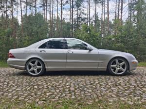 Grey Mercedes-Benz S 400 2003 in Jekabpils, with an engine capacity of 4.00 L and mileage of 238 thousand km for 5200 €, photo  on AUTOMOTO.COM.LV