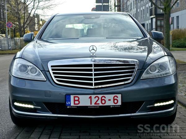 Grey Mercedes-Benz S 400 2009 in Riga, with an engine capacity of 3.50 L and mileage of 163 thousand km for 13300 €, photo 2 on AUTOMOTO.COM.LV