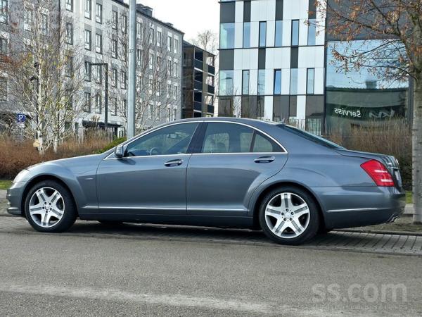 Grey Mercedes-Benz S 400 2009 in Riga, with an engine capacity of 3.50 L and mileage of 163 thousand km for 13300 €, photo 4 on AUTOMOTO.COM.LV