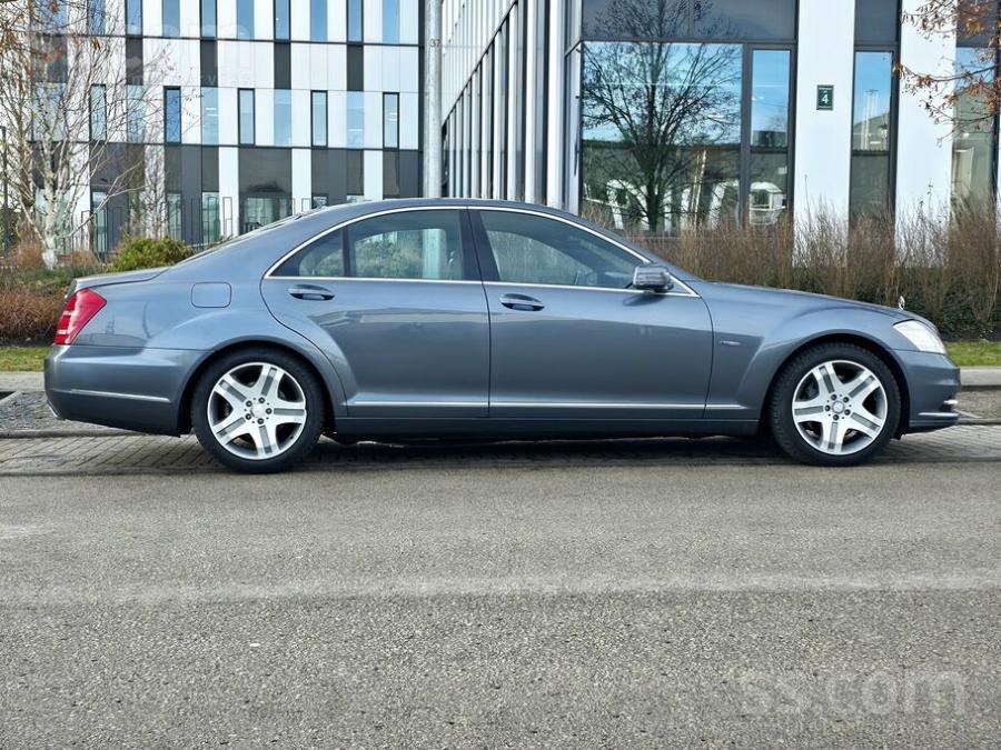 Grey Mercedes-Benz S 400 2009 in Riga, with an engine capacity of 3.50 L and mileage of 163 thousand km for 13300 €, photo 19 on AUTOMOTO.COM.LV