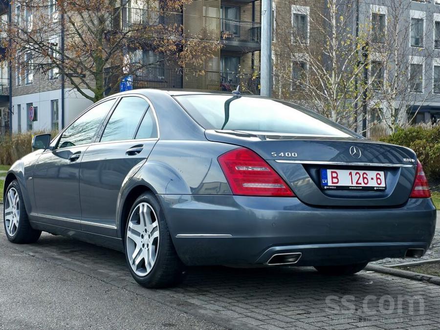 Grey Mercedes-Benz S 400 2009 in Riga, with an engine capacity of 3.50 L and mileage of 163 thousand km for 9850 €, photo 1 on AUTOMOTO.COM.LV