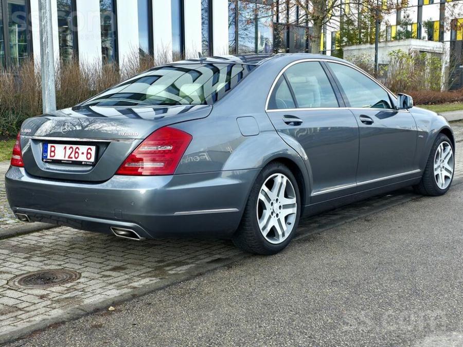 Grey Mercedes-Benz S 400 2009 in Riga, with an engine capacity of 3.50 L and mileage of 163 thousand km for 9850 €, photo 4 on AUTOMOTO.COM.LV