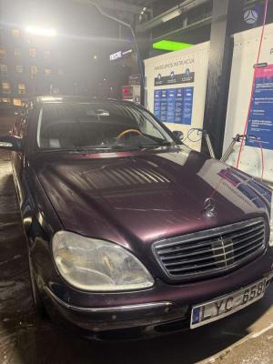 Violet Mercedes-Benz S 400 2002 in Vilnius, with an engine capacity of 4.00 L and mileage of 230 thousand km for 5450 €, photo  on AUTOMOTO.COM.LV