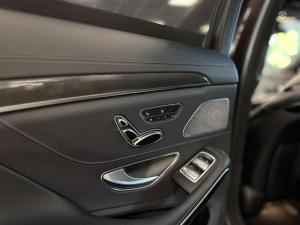 Violet Mercedes-Benz S 400 2018 in Klaipeda, with an engine capacity of 2.93 L and mileage of 252 thousand km for 42900 €, photo 12 on AUTOMOTO.COM.LV