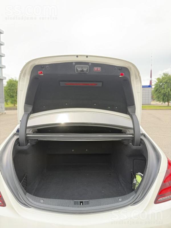 White Mercedes-Benz S 400 2018 in Riga, with an engine capacity of 3.00 L and mileage of 179 thousand km for 47900 €, photo 10 on AUTOMOTO.COM.LV