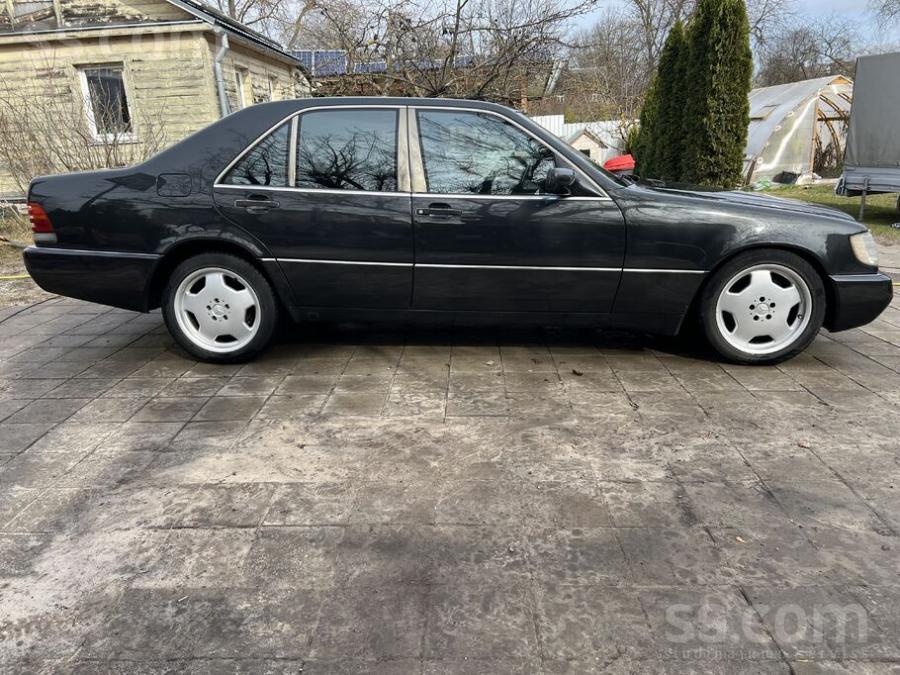 Black Mercedes-Benz s-420 1992 in Riga, with an engine capacity of 4.20 L and mileage of 385 thousand km for 10300 €, photo 1 on AUTOMOTO.COM.LV