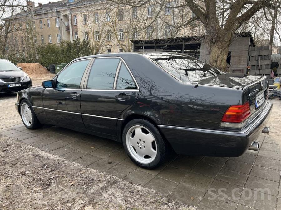 Black Mercedes-Benz s-420 1992 in Riga, with an engine capacity of 4.20 L and mileage of 385 thousand km for 10300 €, photo 4 on AUTOMOTO.COM.LV