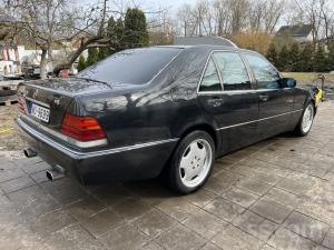 Black Mercedes-Benz s-420 1992 in Riga, with an engine capacity of 4.20 L and mileage of 385 thousand km for 10300 €, photo 5 on AUTOMOTO.COM.LV