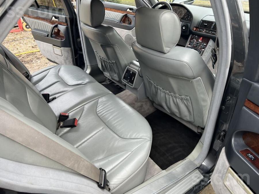 Black Mercedes-Benz s-420 1992 in Riga, with an engine capacity of 4.20 L and mileage of 385 thousand km for 10300 €, photo 9 on AUTOMOTO.COM.LV