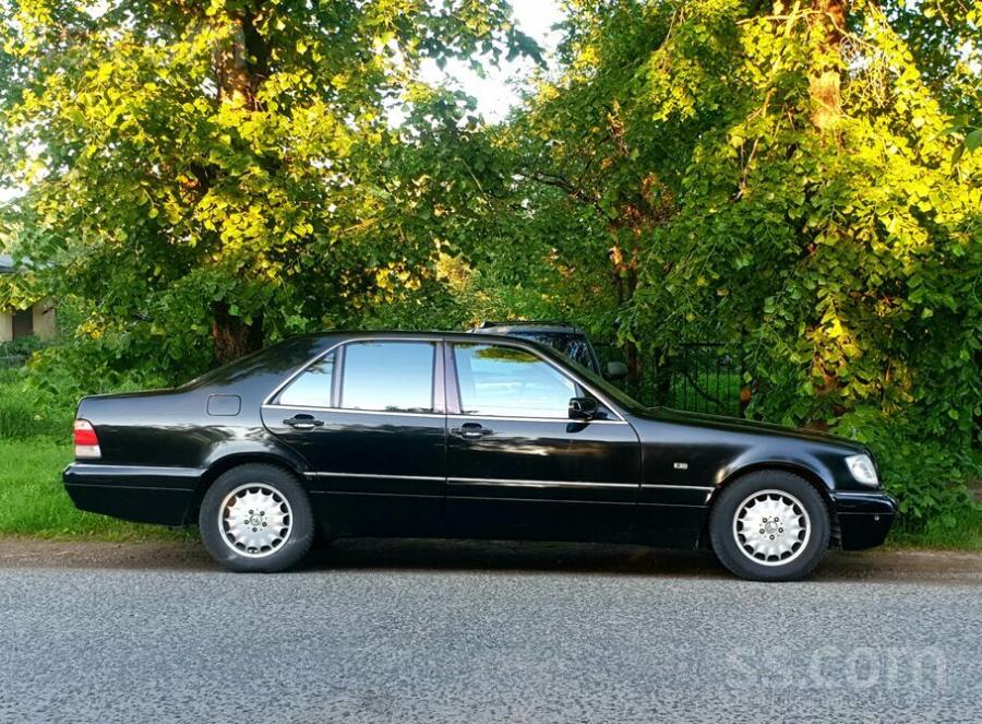 Black Mercedes-Benz s-420 1999 in Riga, with an engine capacity of 4.20 L and mileage of 289 thousand km for 3700 €, photo 6 on AUTOMOTO.COM.LV