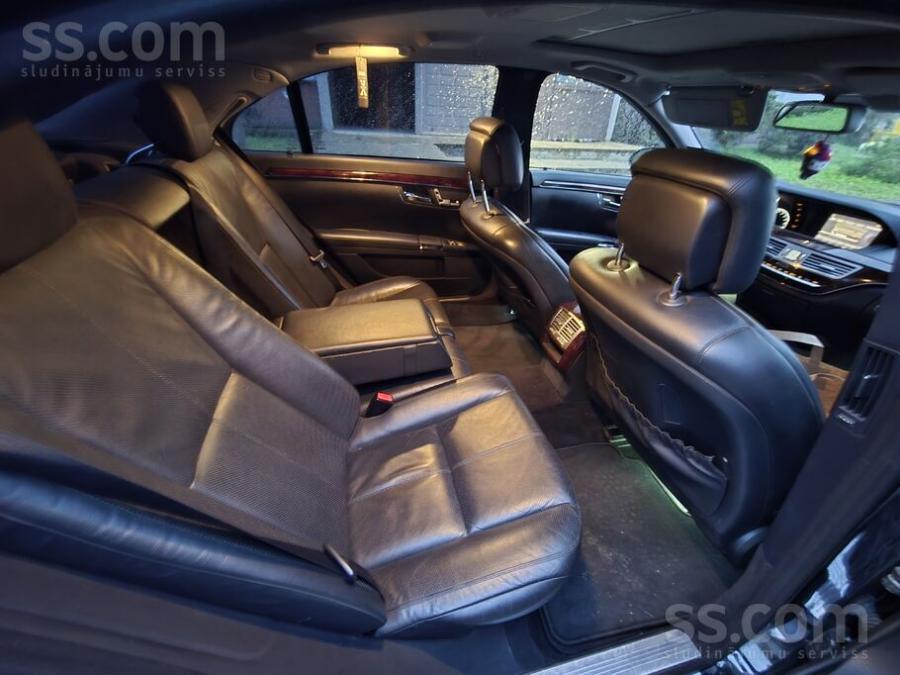 Black Mercedes-Benz s-420 2007 in Riga, with an engine capacity of 4.00 L and mileage of 319 thousand km for 8200 €, photo 3 on AUTOMOTO.COM.LV