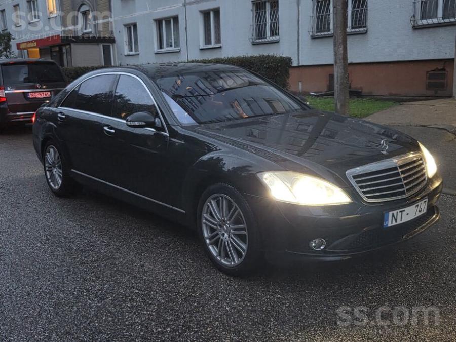 Black Mercedes-Benz s-420 2007 in Riga, with an engine capacity of 4.00 L and mileage of 319 thousand km for 8200 €, photo 6 on AUTOMOTO.COM.LV