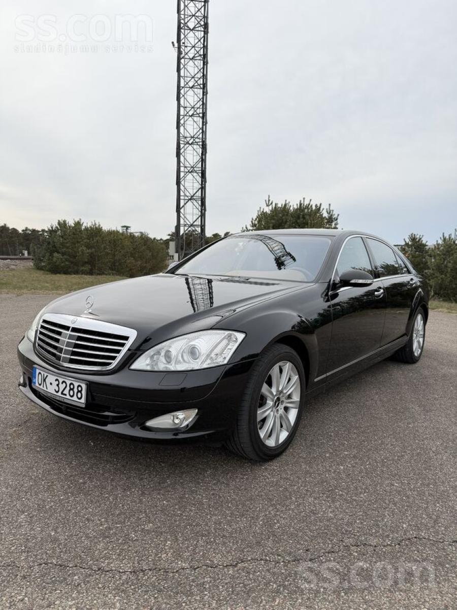 Black Mercedes-Benz s-420 2010 in Riga, with an engine capacity of 4.00 L and mileage of 152 thousand km for 17900 €, photo 1 on AUTOMOTO.COM.LV