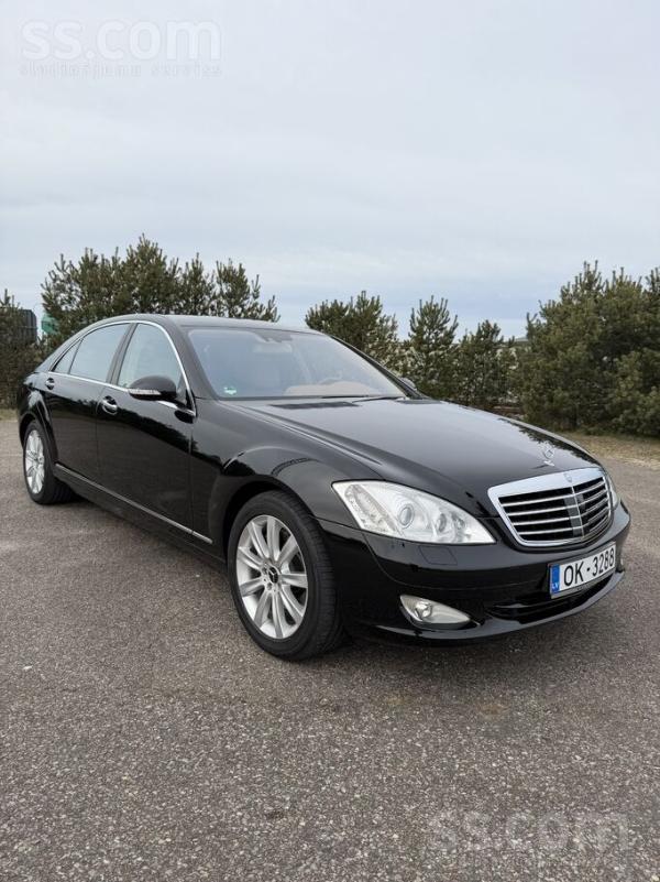 Black Mercedes-Benz s-420 2010 in Riga, with an engine capacity of 4.00 L and mileage of 152 thousand km for 17900 €, photo 2 on AUTOMOTO.COM.LV