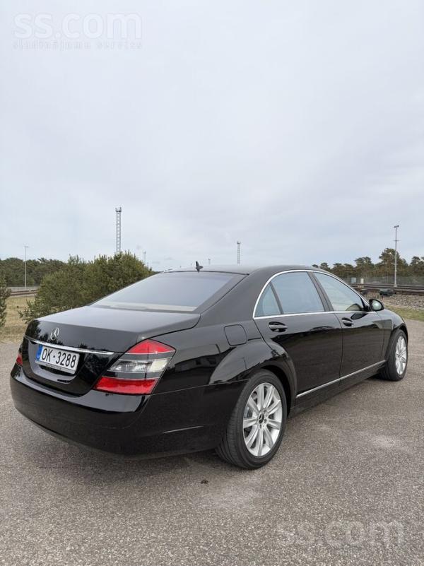 Black Mercedes-Benz s-420 2010 in Riga, with an engine capacity of 4.00 L and mileage of 152 thousand km for 17900 €, photo 4 on AUTOMOTO.COM.LV