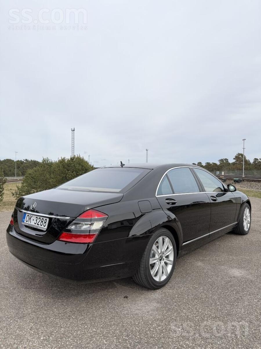 Black Mercedes-Benz s-420 2010 in Riga, with an engine capacity of 4.00 L and mileage of 152 thousand km for 17900 €, photo 5 on AUTOMOTO.COM.LV