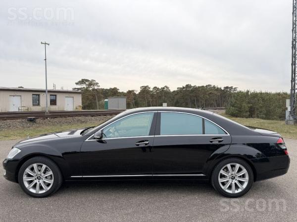 Black Mercedes-Benz s-420 2010 in Riga, with an engine capacity of 4.00 L and mileage of 152 thousand km for 17900 €, photo 5 on AUTOMOTO.COM.LV