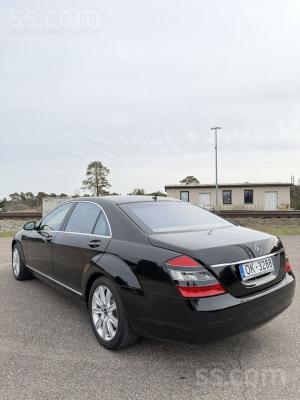 Black Mercedes-Benz s-420 2010 in Riga, with an engine capacity of 4.00 L and mileage of 152 thousand km for 17900 €, photo 7 on AUTOMOTO.COM.LV
