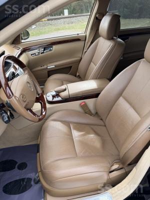 Black Mercedes-Benz s-420 2010 in Riga, with an engine capacity of 4.00 L and mileage of 152 thousand km for 17900 €, photo 11 on AUTOMOTO.COM.LV