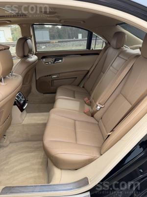 Black Mercedes-Benz s-420 2010 in Riga, with an engine capacity of 4.00 L and mileage of 152 thousand km for 17900 €, photo 13 on AUTOMOTO.COM.LV