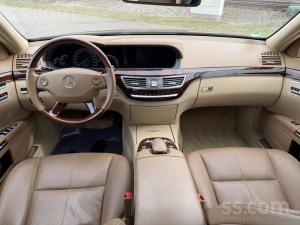 Black Mercedes-Benz s-420 2010 in Riga, with an engine capacity of 4.00 L and mileage of 152 thousand km for 17900 €, photo 14 on AUTOMOTO.COM.LV