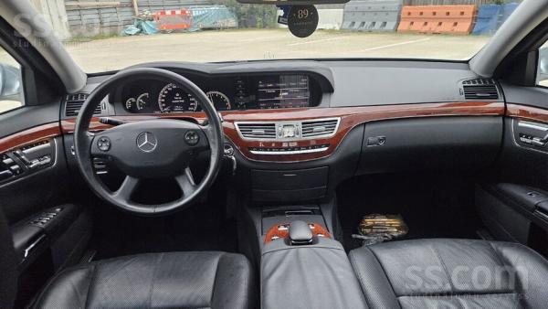 Blue Mercedes-Benz s-420 2007 in Riga, with an engine capacity of 4.00 L and mileage of 123 thousand km for 8600 €, photo 9 on AUTOMOTO.COM.LV