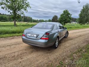 Grey Mercedes-Benz s-420 2007 in Riga, with an engine capacity of 4.00 L and mileage of 113 thousand km for 13500 €, photo 3 on AUTOMOTO.COM.LV