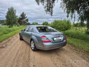 Grey Mercedes-Benz s-420 2007 in Riga, with an engine capacity of 4.00 L and mileage of 113 thousand km for 13500 €, photo 4 on AUTOMOTO.COM.LV