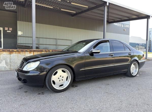 Black Mercedes-Benz S 430 2004 in Alytus, with an engine capacity of 4.30 L and mileage of 400 thousand km for 4290 €, photo 3 on AUTOMOTO.COM.LV