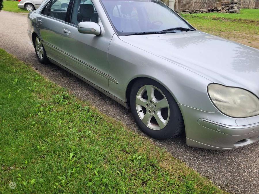 Grey Mercedes-Benz S 430 1999 in Marijampole, with an engine capacity of 4.27 L and mileage of 196 thousand km for 2499 €, photo 3 on AUTOMOTO.COM.LV