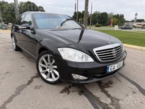 Черный Мерседес С 450 2007 в Рига, объемом двигателя 4.70 л и пробегом 487 тыс. км за 7200 €, фото  на AUTOMOTO.COM.LV