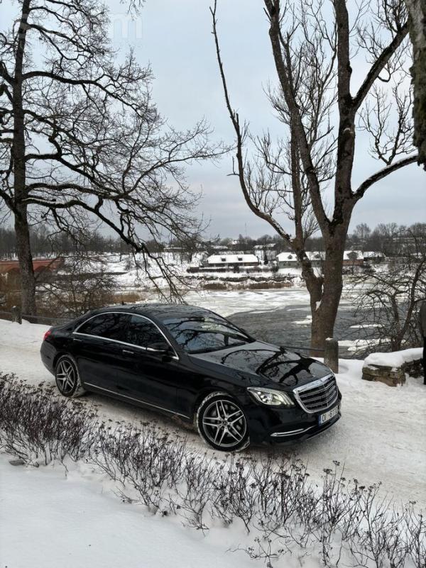 Black Mercedes-Benz S 450 2018 in Kuldiga, with an engine capacity of 3.00 L and mileage of 162 thousand km for 41900 €, photo 1 on AUTOMOTO.COM.LV