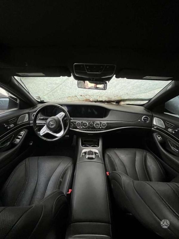 Black Mercedes-Benz S 450 2018 in Vilnius, with an engine capacity of 3.00 L and mileage of 200 thousand km for 8500 €, photo 4 on AUTOMOTO.COM.LV