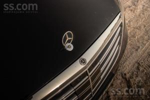 Black Mercedes-Benz S 450 2018 in Riga, with an engine capacity of 3.00 L and mileage of 192 thousand km for 39900 €, photo 3 on AUTOMOTO.COM.LV